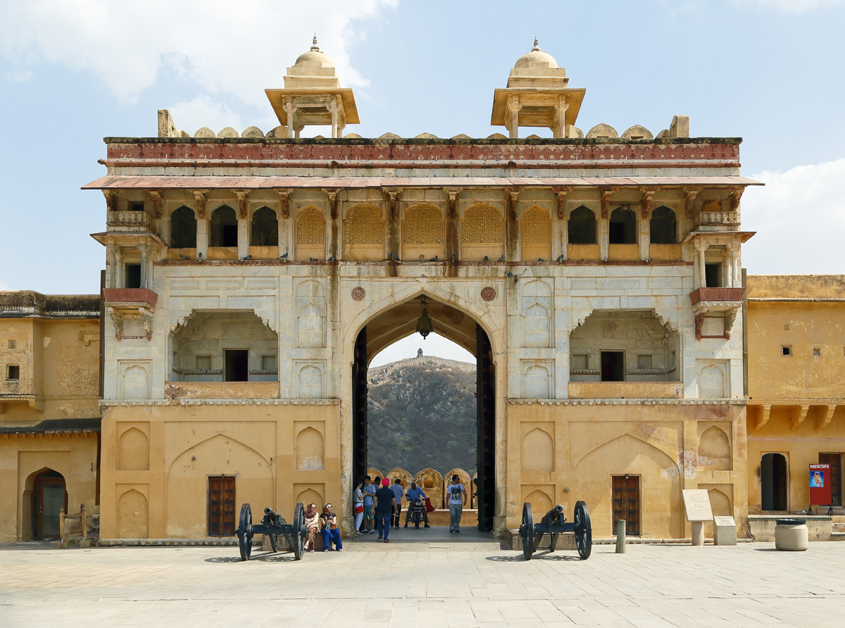 Fort von Amber, Jalebi Chowk, Sonnentor (Suraj Pol), innen | Jaipur ...